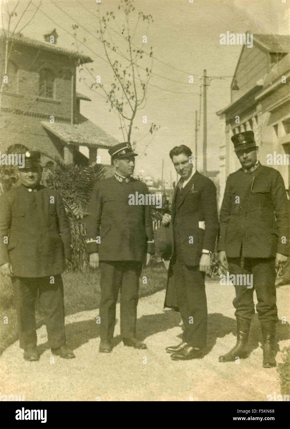 Three soldiers civilian milan fair 1926 hi-res stock photography and ...