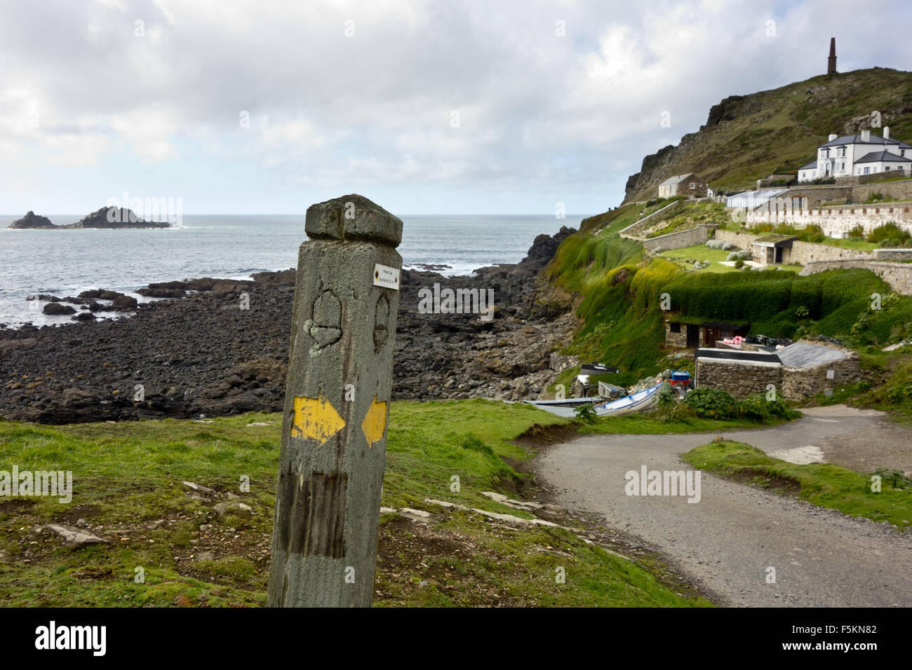 Cornwall coast path marker hi-res stock photography and images - Alamy
