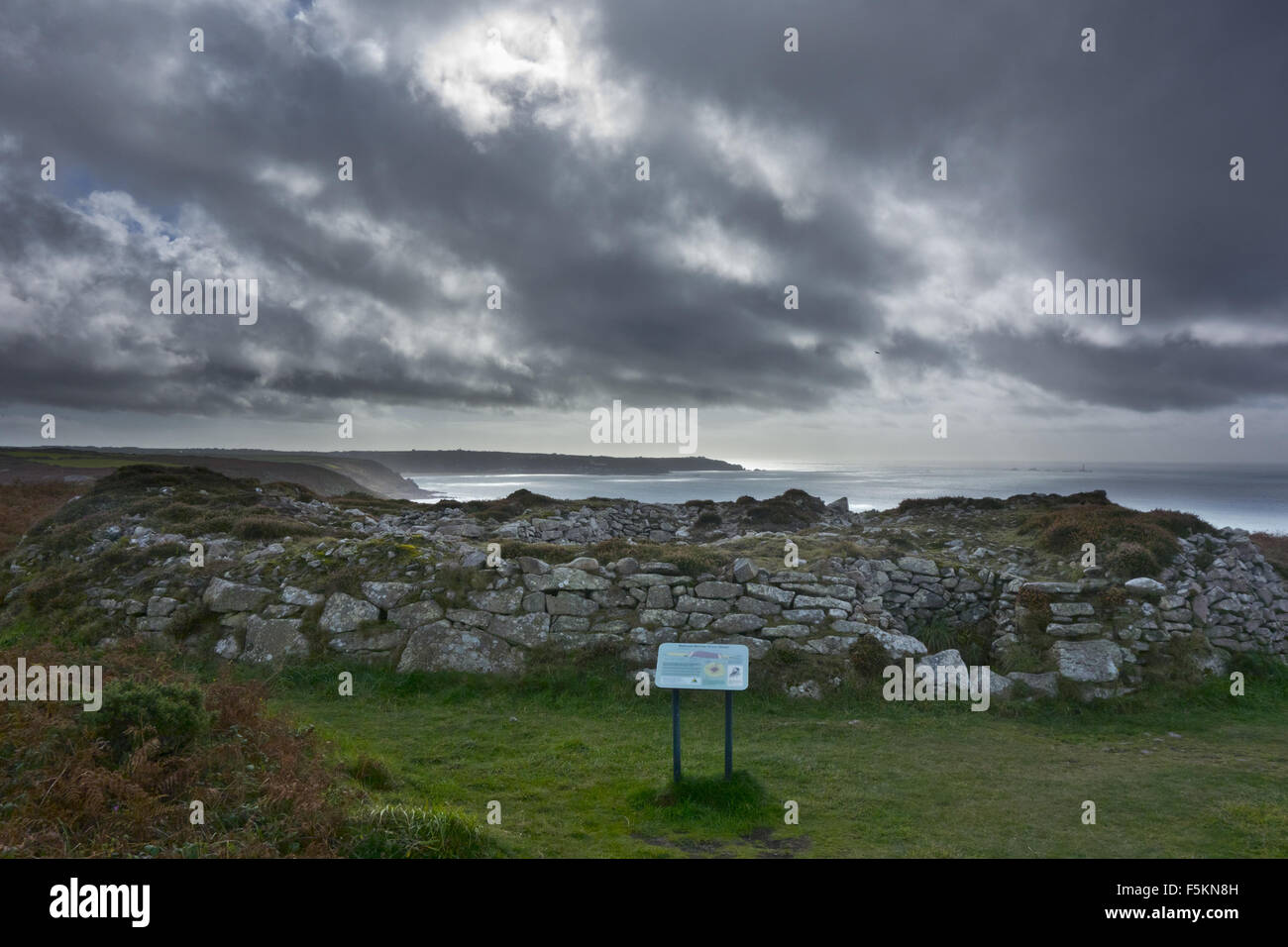 Ballowall barrow Carn Gloose Penwith Stock Photo - Alamy
