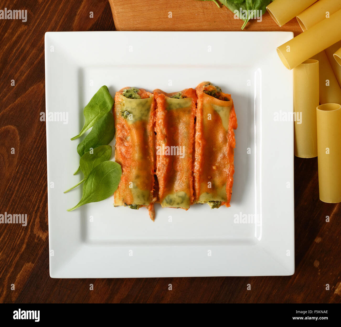 Cannelloni verdi. Pasta with spinach and ricotta Stock Photo - Alamy