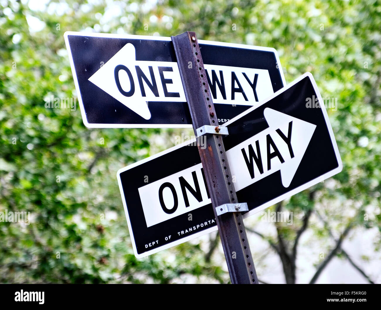 One way road sign hi-res stock photography and images - Alamy