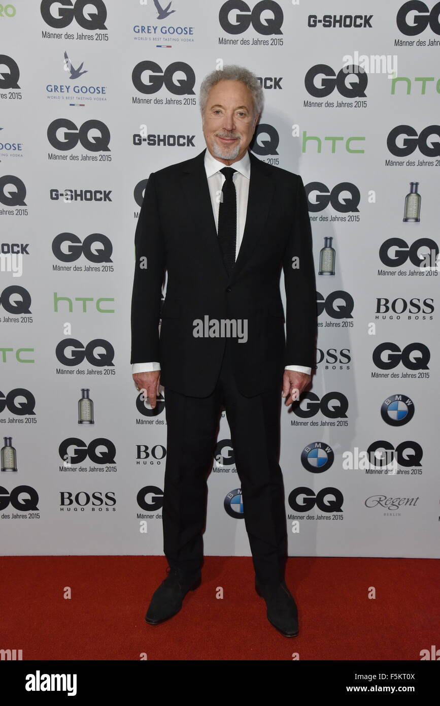 Berlin, Germany. 5th Nov, 2015. British Singer Sir Tom Jones attends to ...