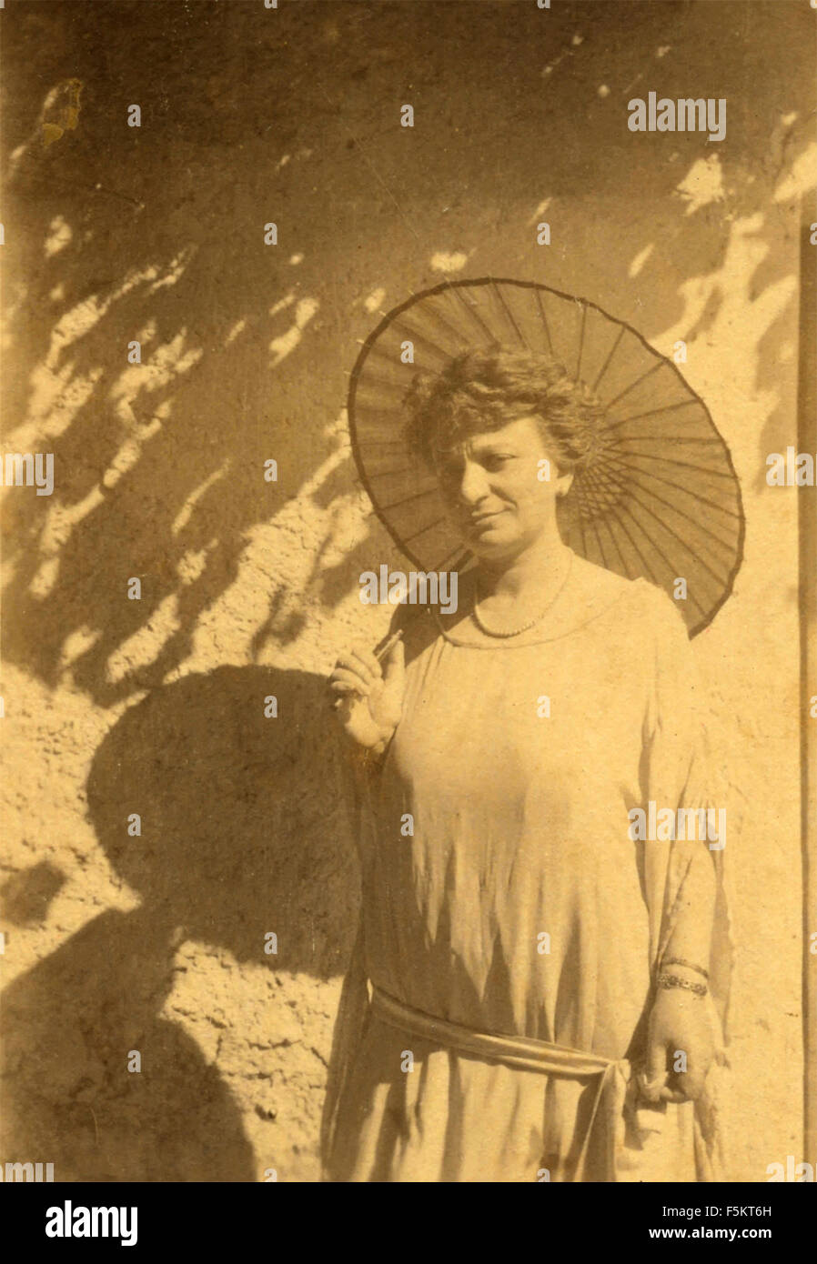 Parasol fashion hi-res stock photography and images - Alamy