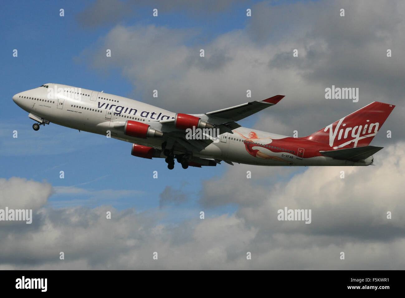 Virgin boeing 747 landing hi-res stock photography and images - Alamy