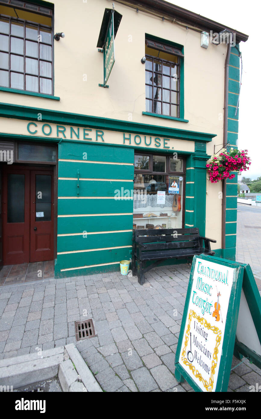 Traditional pub in Ardara, Donegal Stock Photo - Alamy