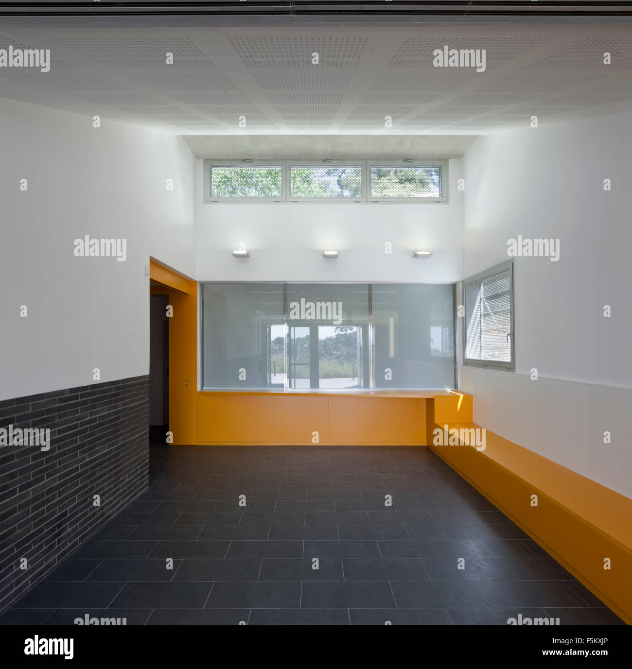 Office reception area open plan office hi-res stock photography and ...