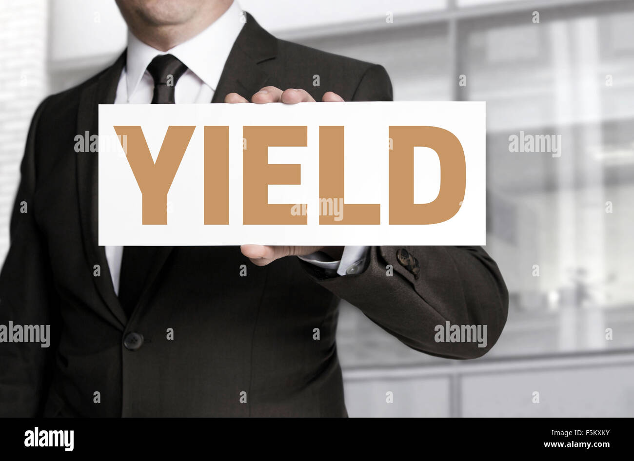 Yield sign hi-res stock photography and images - Alamy