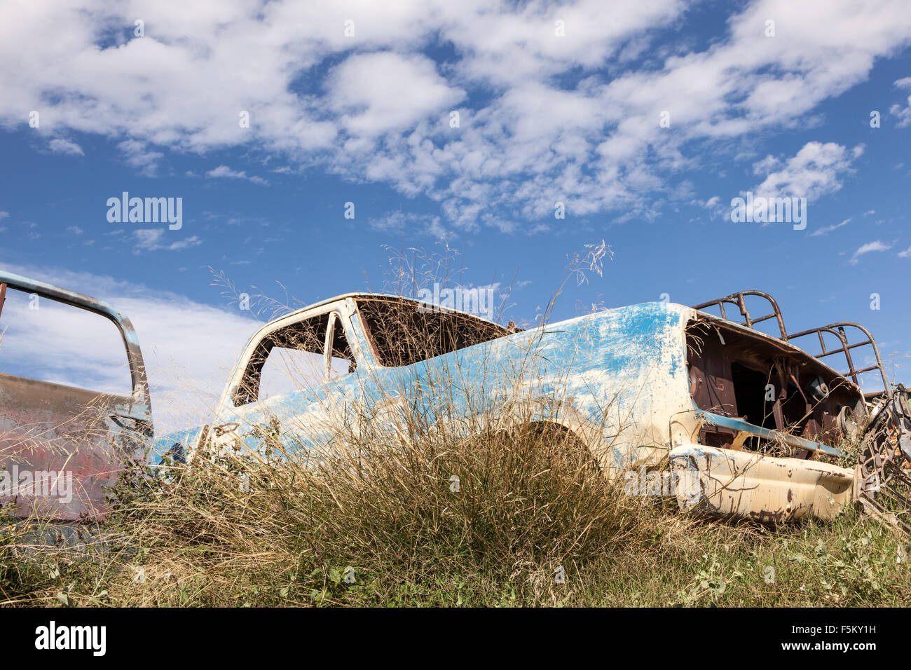 Old abandoned american pickup truck in the desert Stock Photo - Alamy