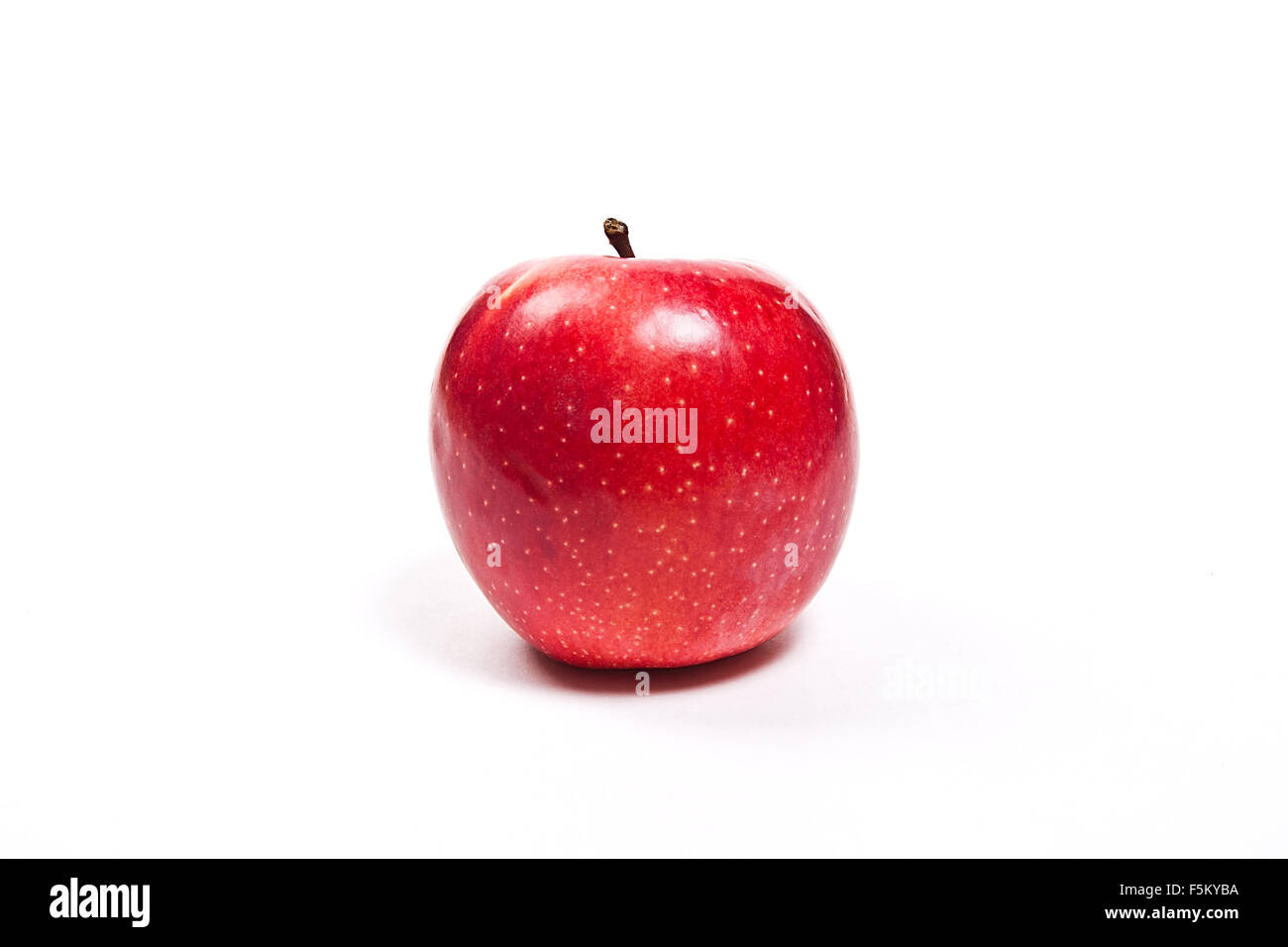 Single fresh red apple. Isolated on white background Stock Photo - Alamy