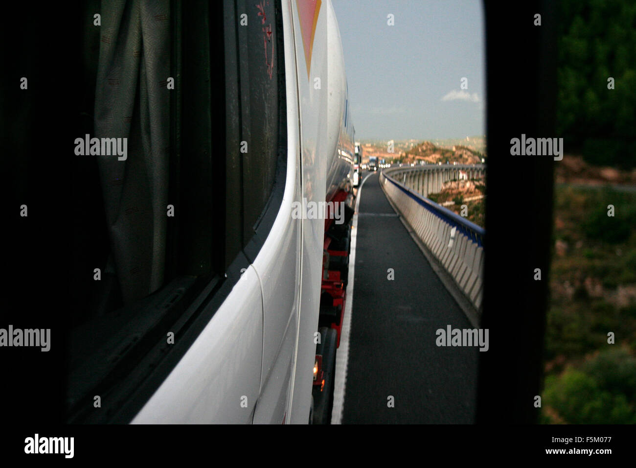 Bridge over a motorway hi-res stock photography and images - Alamy