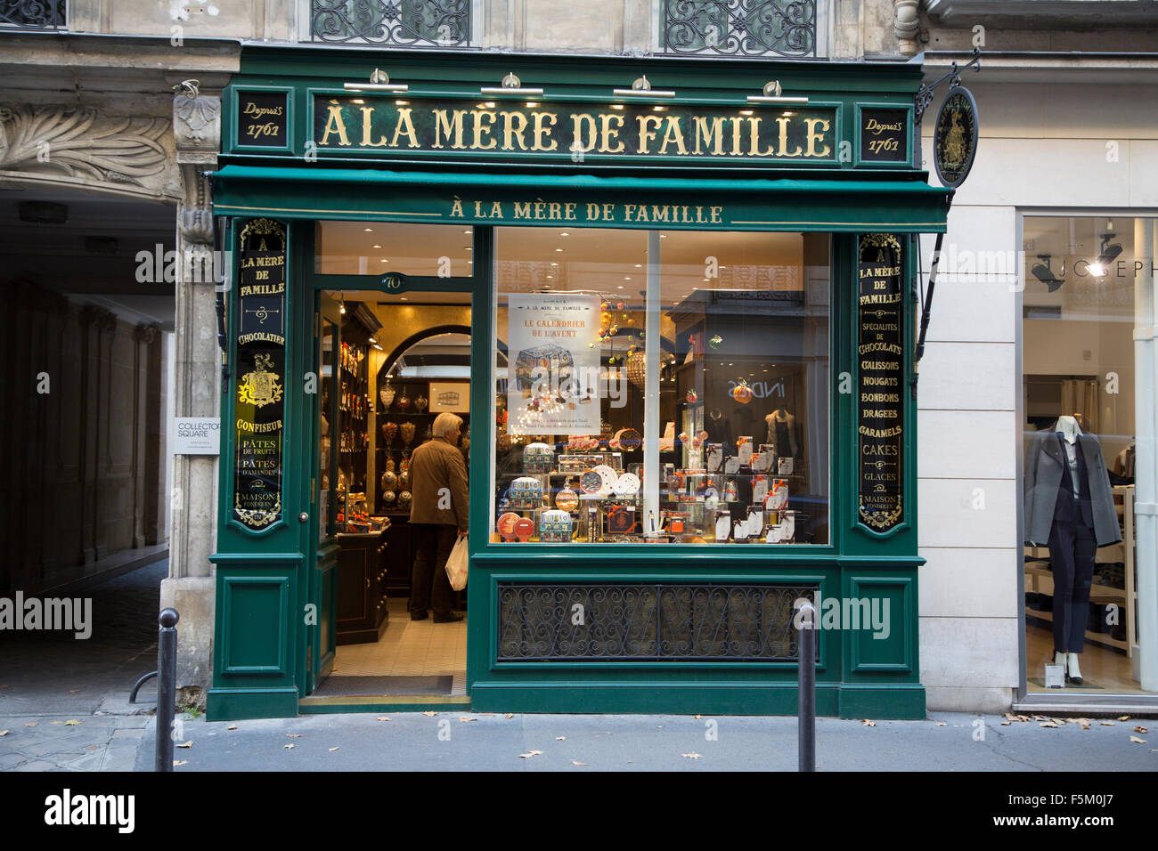 traditional shop in paris street Stock Photo - Alamy