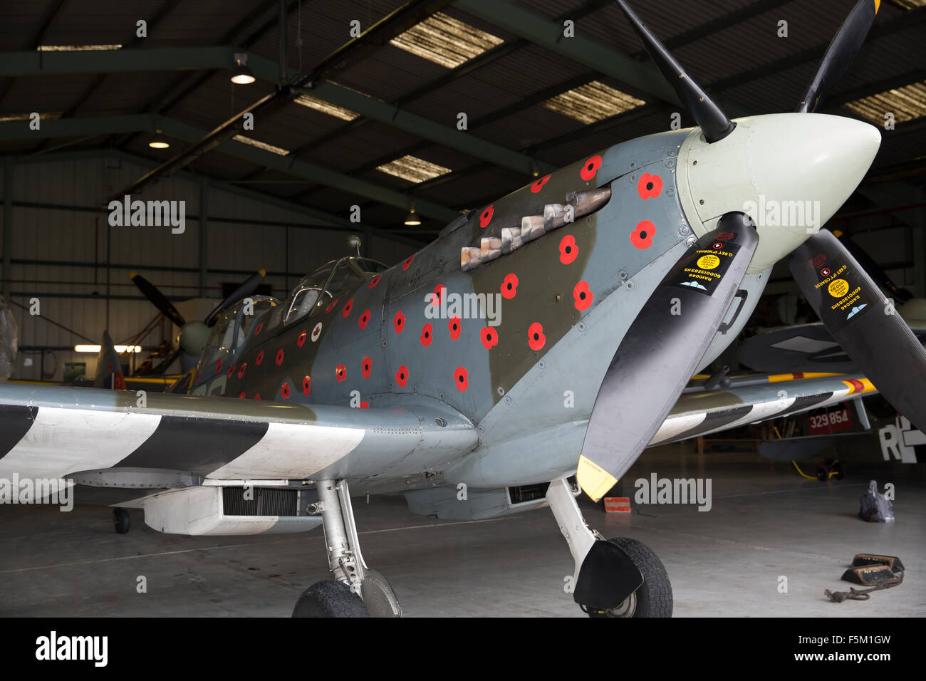 Mj627 spitfire hi-res stock photography and images - Alamy