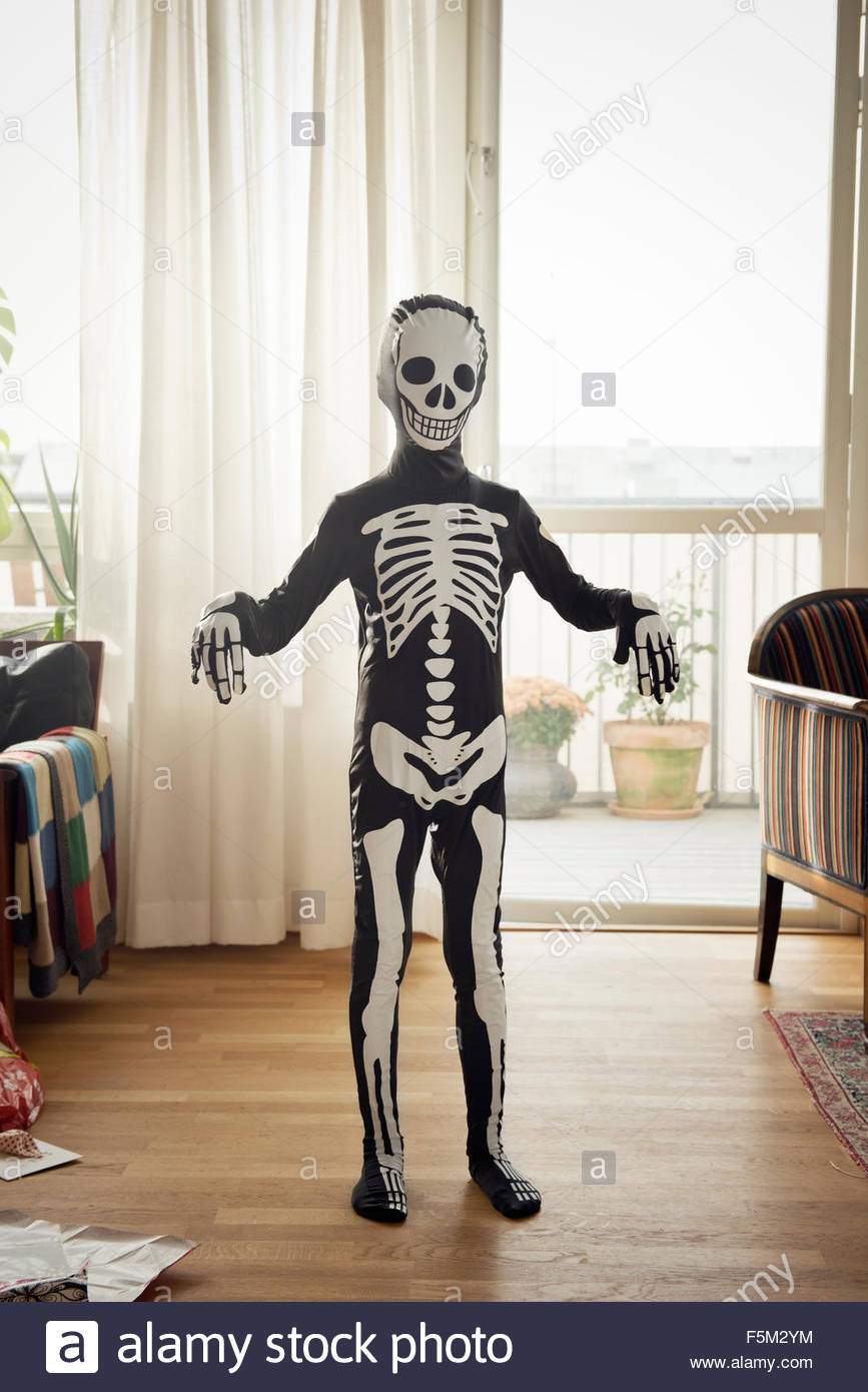 Human Skeleton Full Length Stock Photos & Human Skeleton Full Length ...