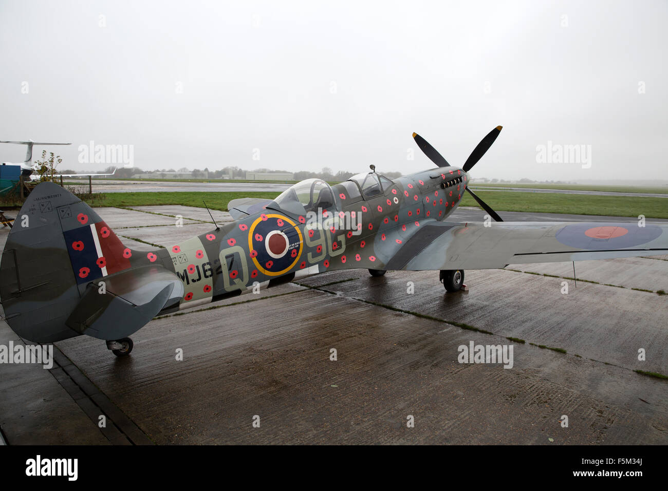 Mj627 spitfire hi-res stock photography and images - Alamy