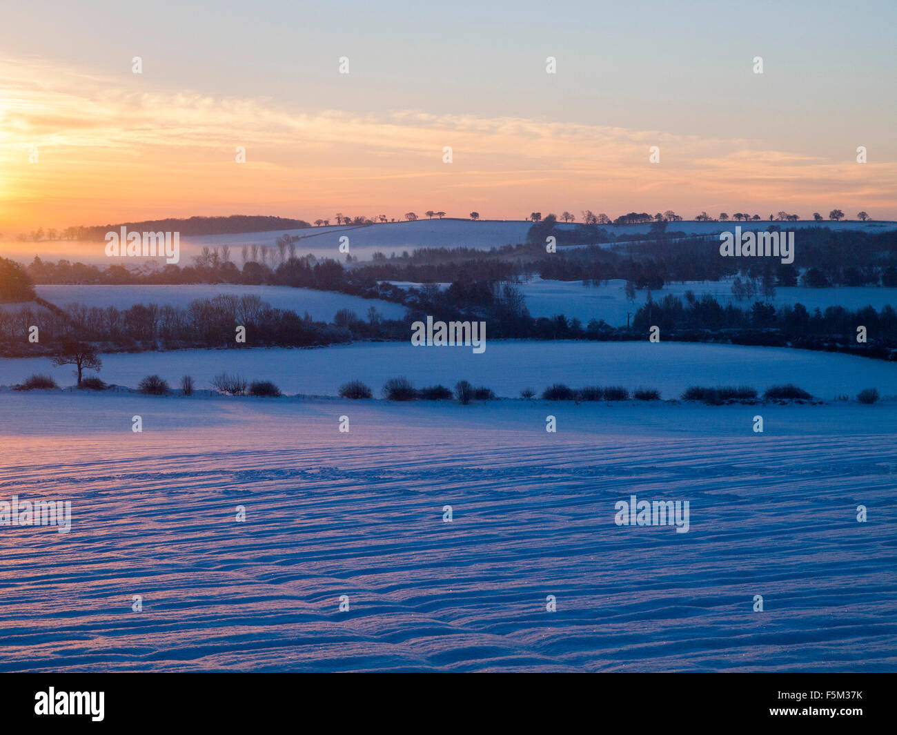 Winter sunrise over the fields surrounding Calverton in Nottinghamshire ...