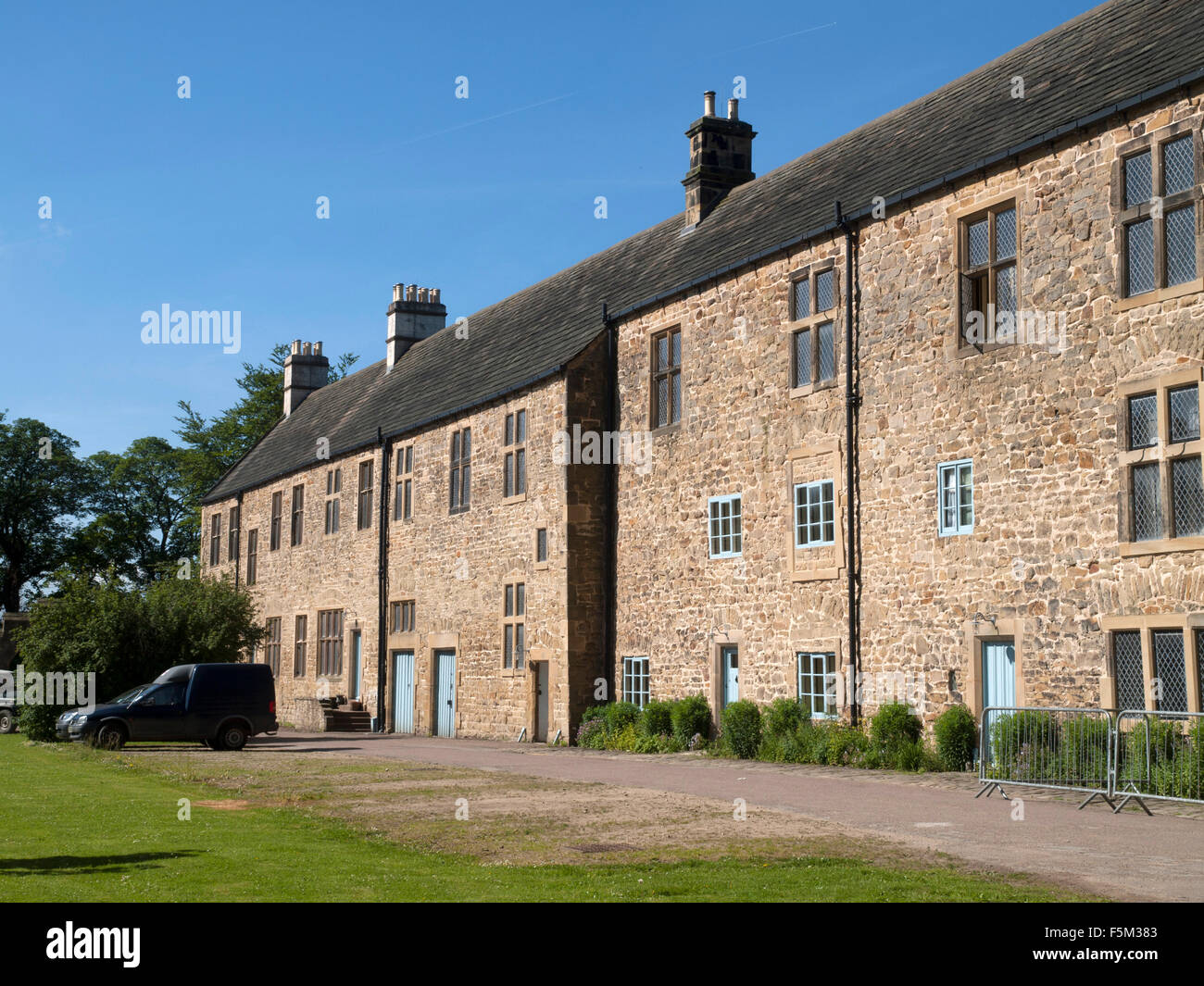 Cottages on the Hardwick Estate, Derbyshire England UK Stock Photo - Alamy