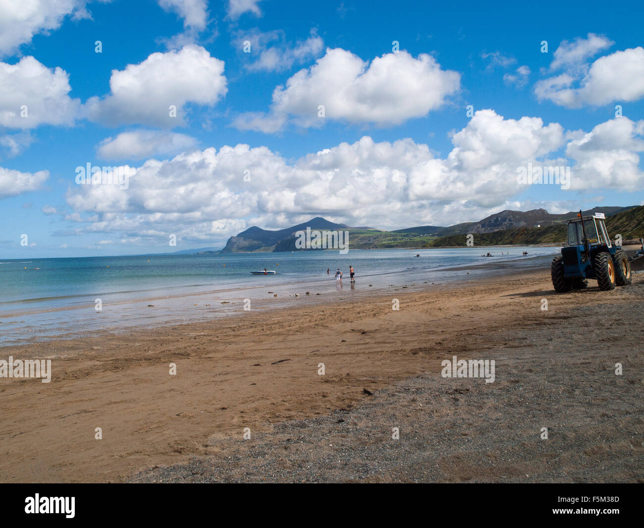 A tractor on Morfa Nefyn Beach on the Llyn Peninsula in Wales UK Stock ...