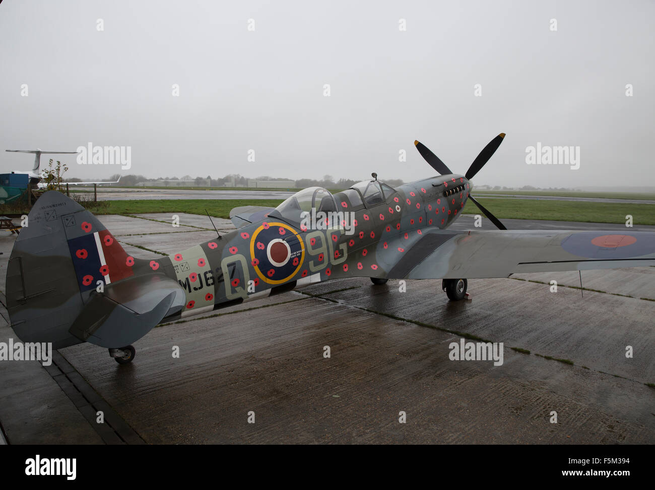 Mj627 spitfire hi-res stock photography and images - Alamy