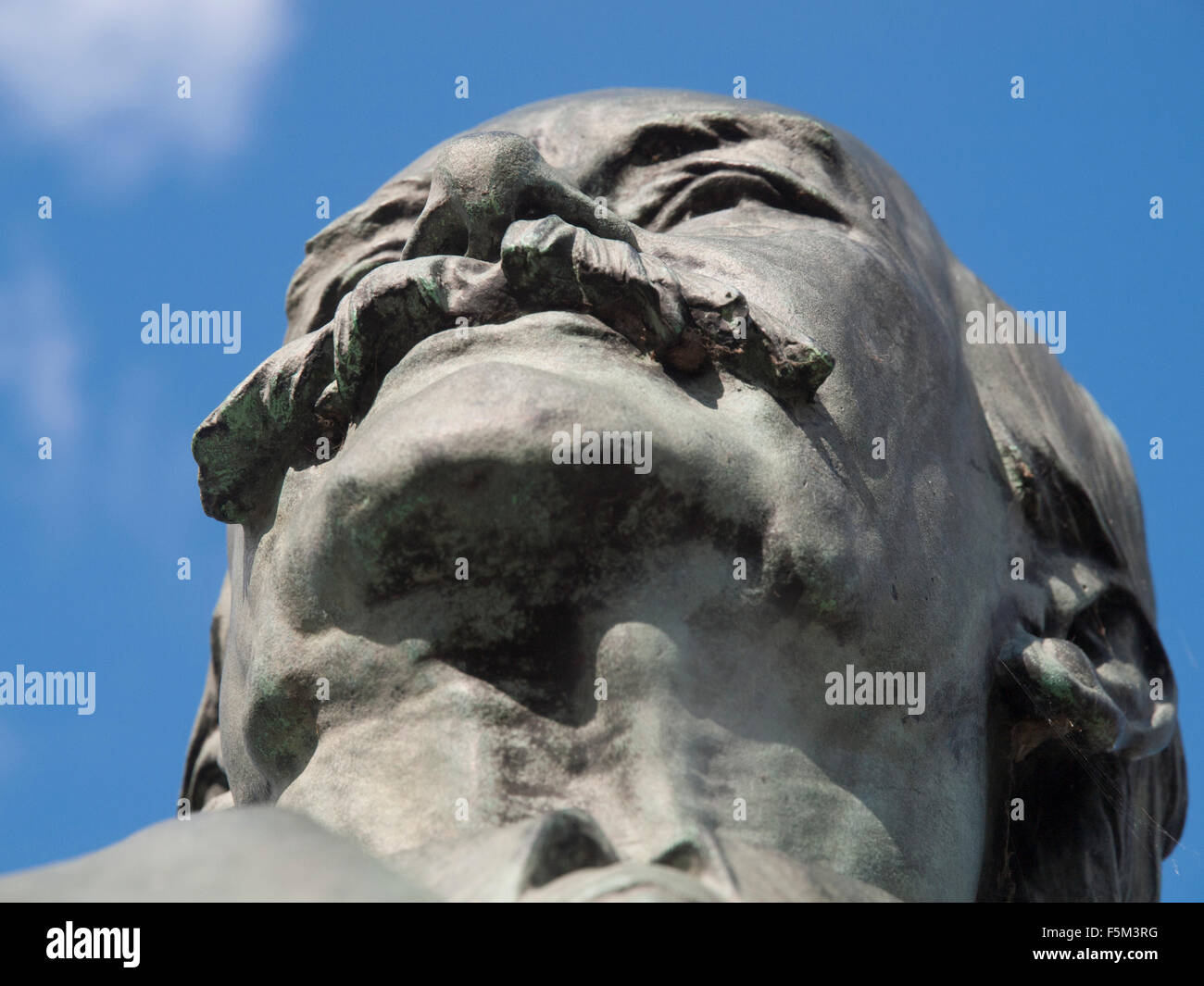 Statue of Jesse Boot at the entrance to Highfields University Park in ...