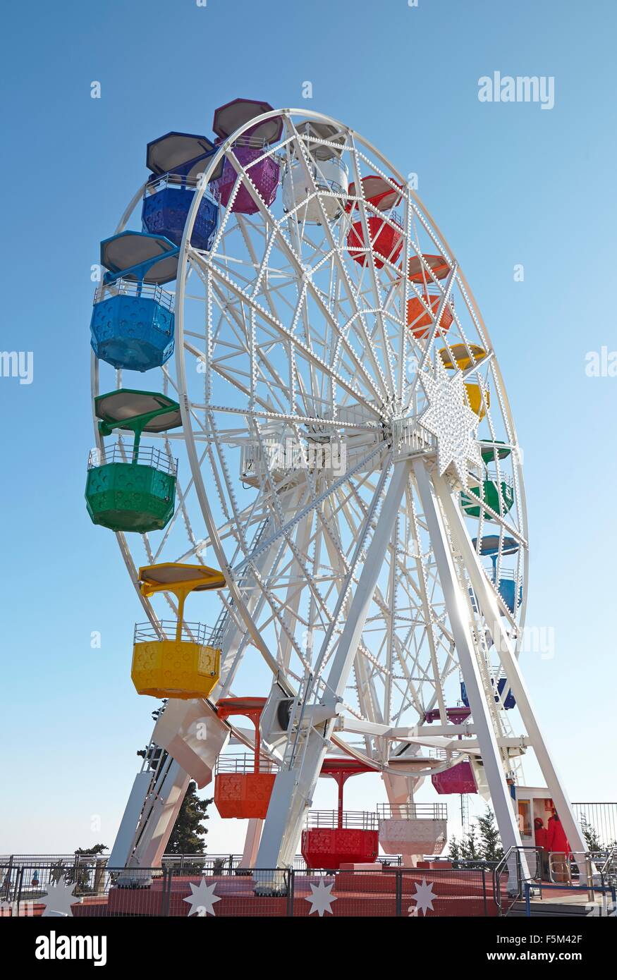 Empty ferris wheel against blue sky Stock Photo - Alamy