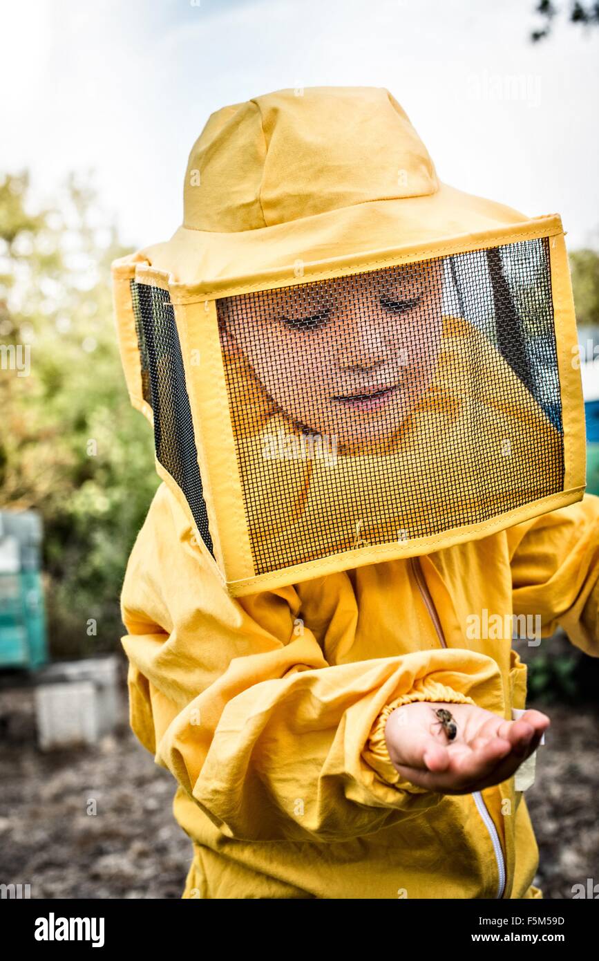 Beekeeper cloth hi-res stock photography and images - Alamy