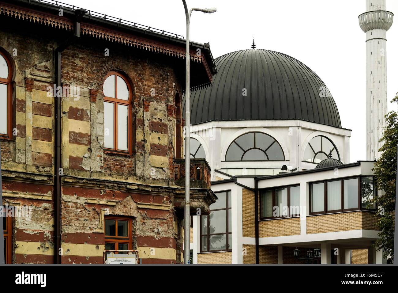 Historical town hall and newly build mosque in Odžak Stock Photo - Alamy