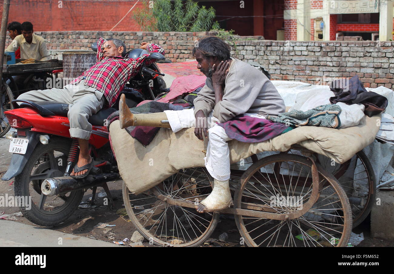 Two sides of life in Agra Stock Photo - Alamy