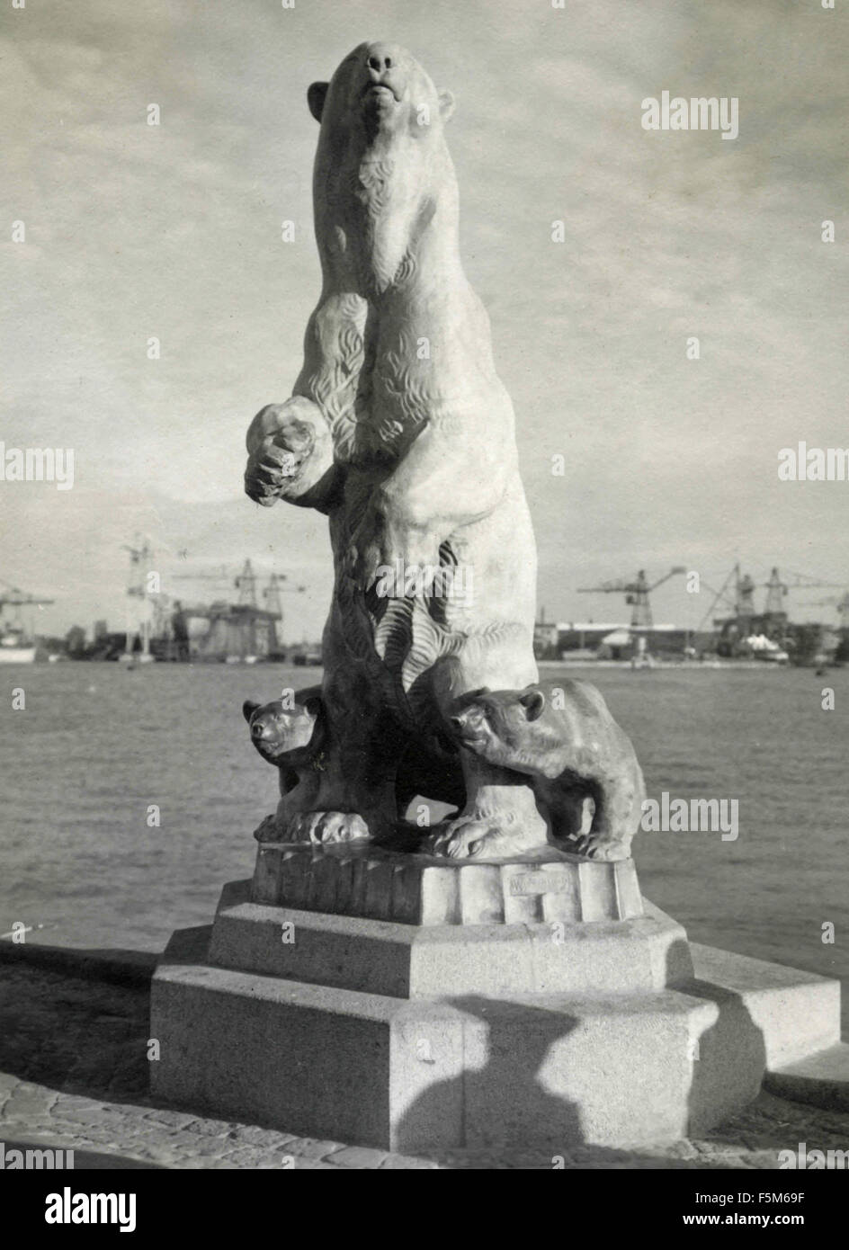 Bear statue monument to King Rasmussen, Copenhagen, Denmark Stock Photo ...
