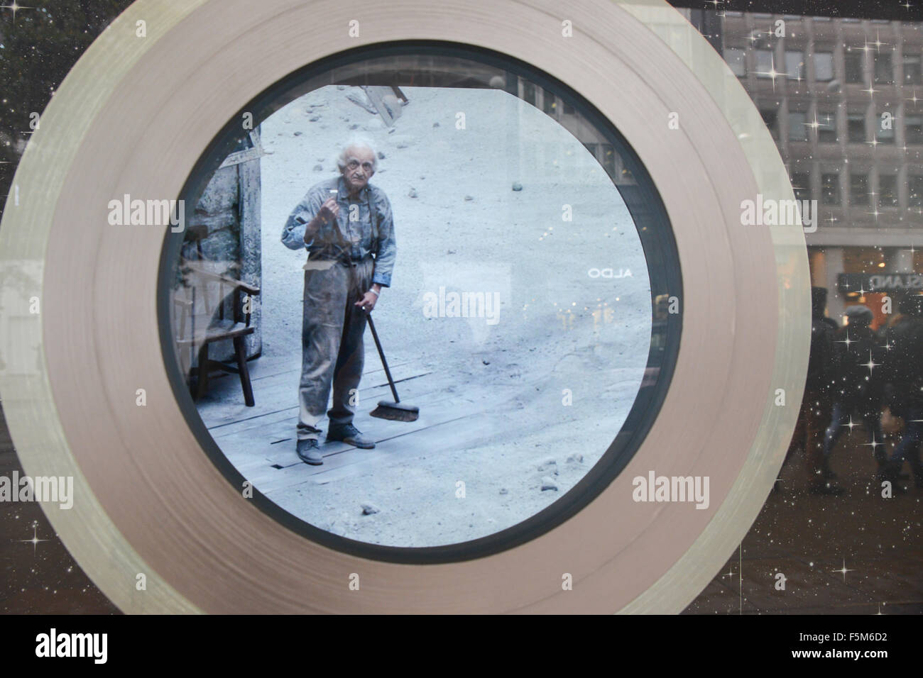 Oxford Street, London, UK. 6th November 2015. The new window display ...