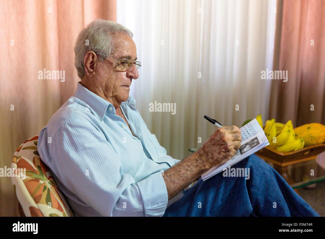 Senior man writing hi-res stock photography and images - Alamy