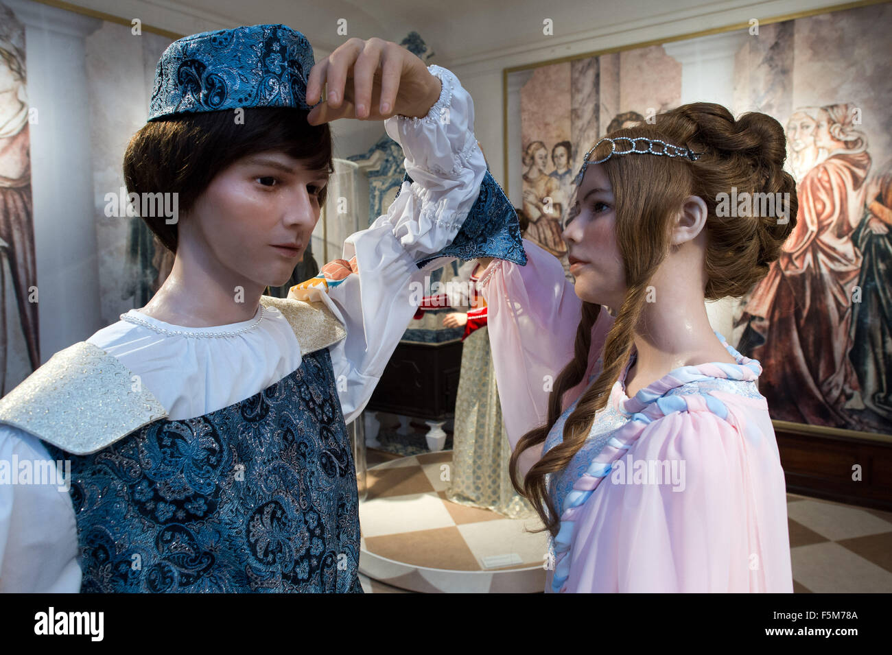 Moritzburg, Germany. 5th Nov, 2015. Two wax figures depicting ...