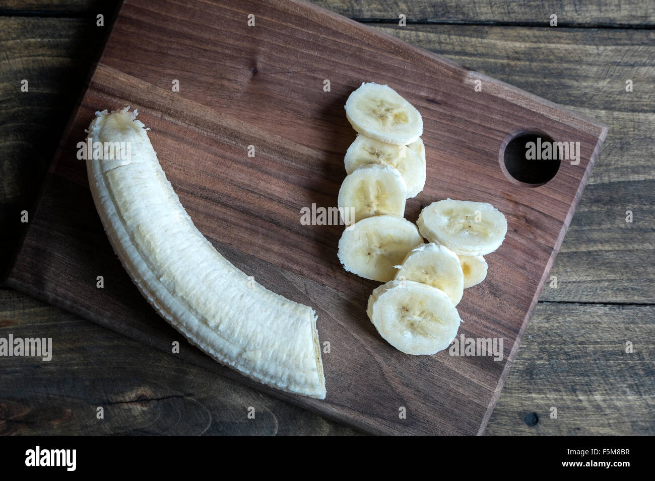 sliced banana on a cutting board, from above Stock Photo - Alamy
