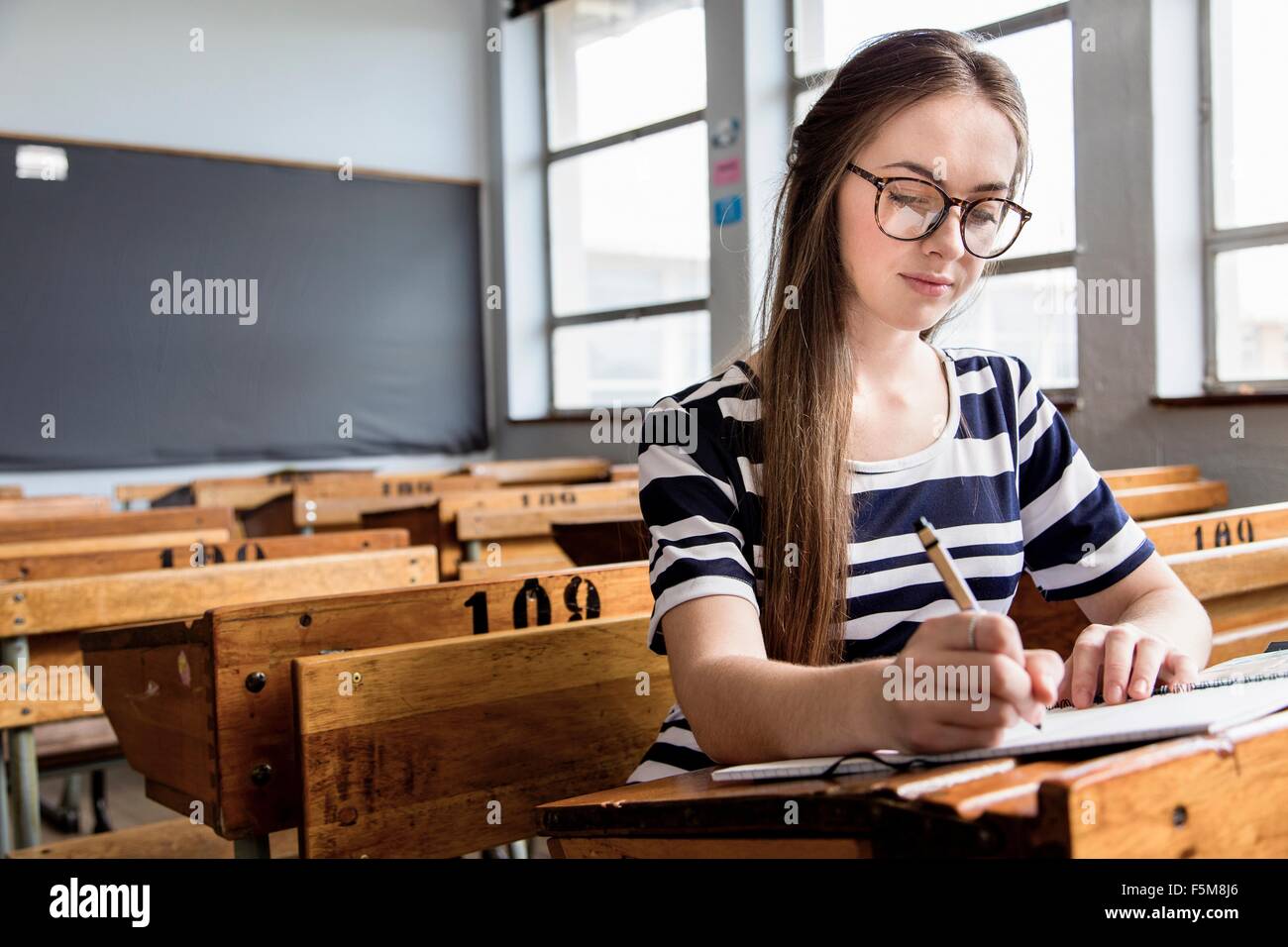 Empty classroom hi-res stock photography and images - Alamy
