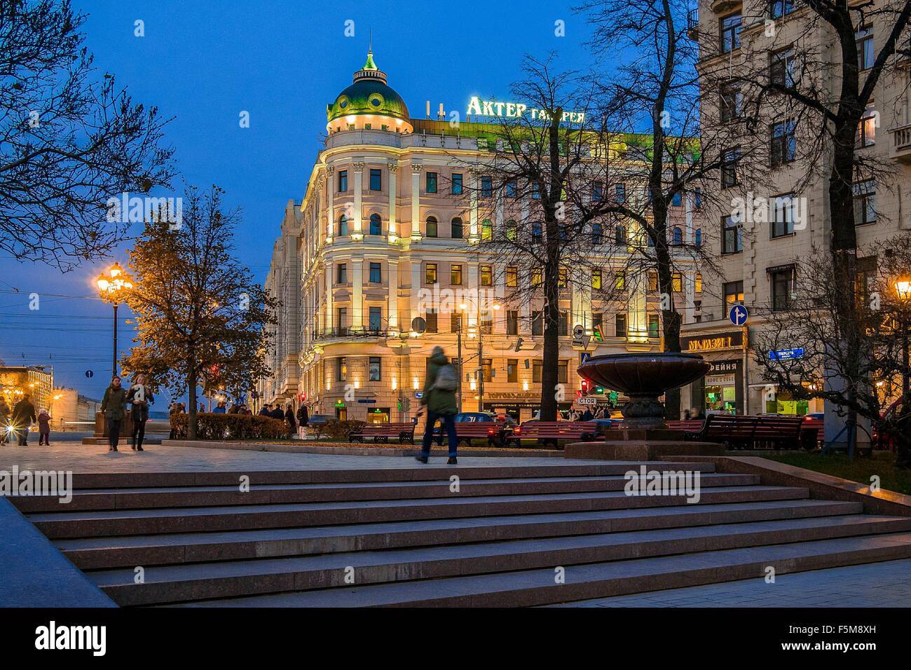Russia, Moscow. Tverskoy Boulevard in the evening Stock Photo - Alamy
