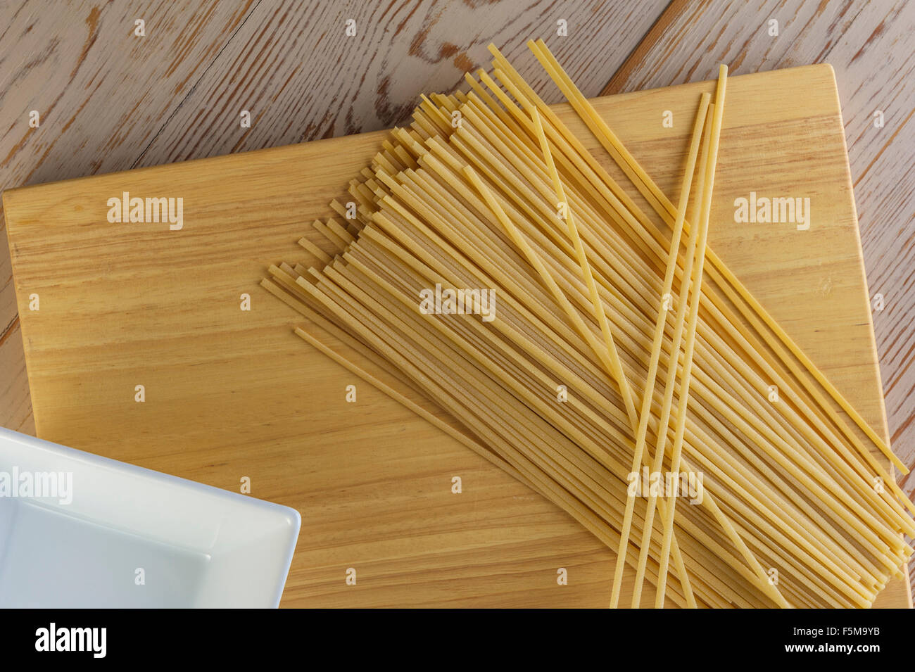 Linguini uncooked hi-res stock photography and images - Alamy