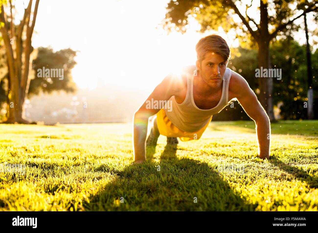Doing push ups hi-res stock photography and images - Alamy