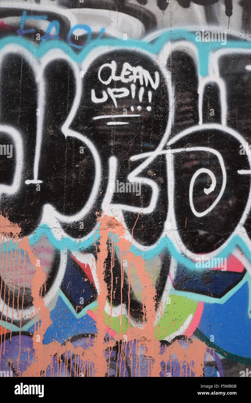 Clean up graffiti Stock Photo - Alamy