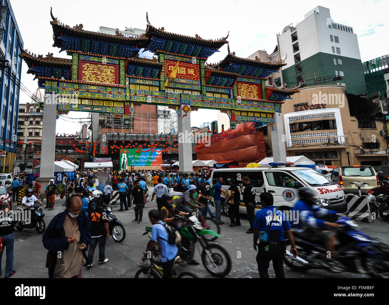 The Chinese-Filipino Friendship Arch in Binondo, Manila Stock Photo - Alamy