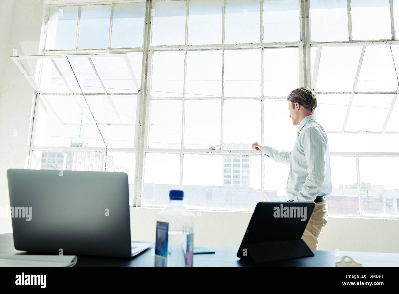 Man desk looking out window hi-res stock photography and images - Alamy