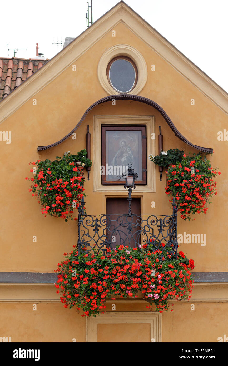 Old world flowers hi-res stock photography and images - Alamy