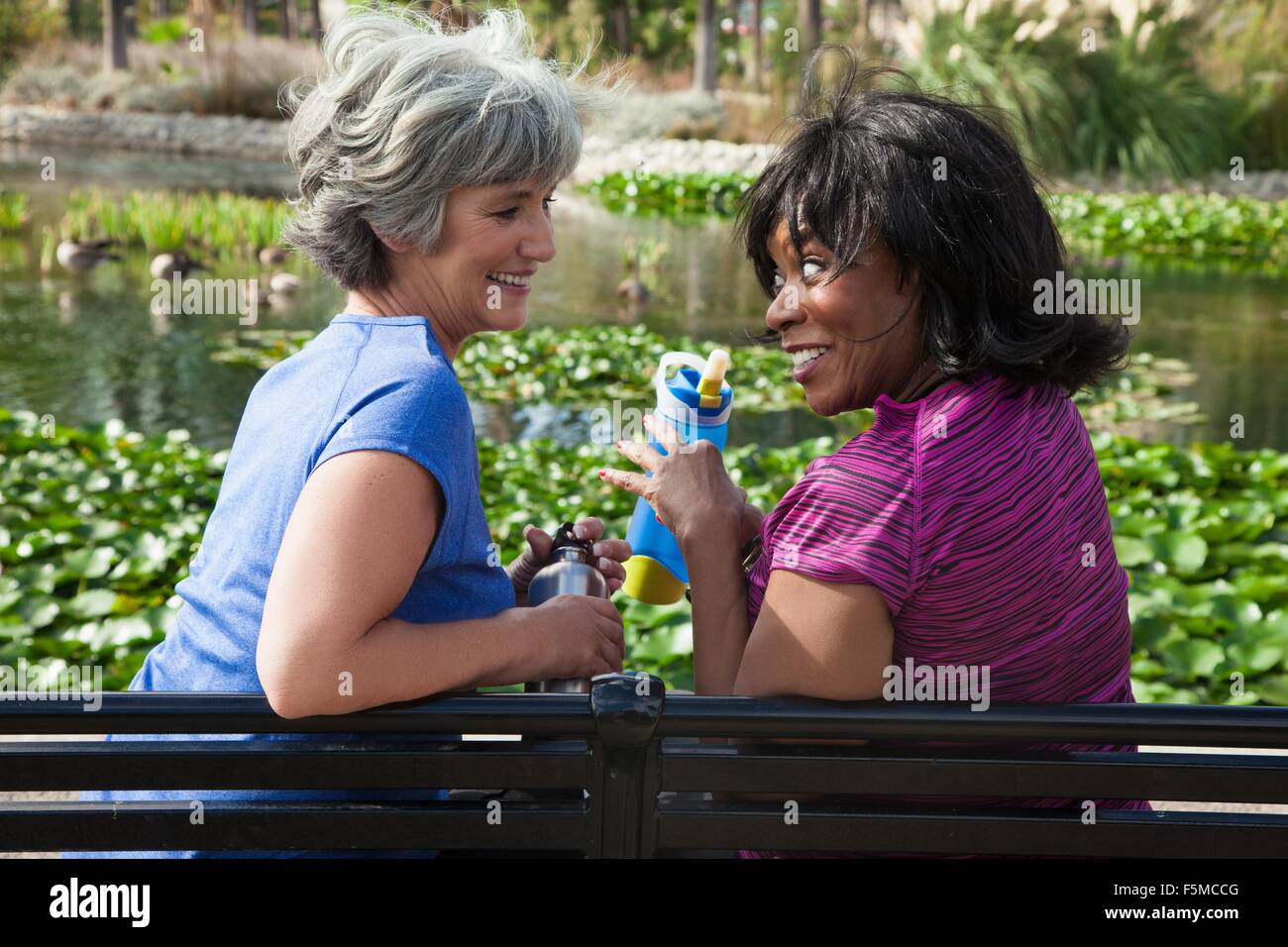 Two mature women friends hi-res stock photography and images - Alamy