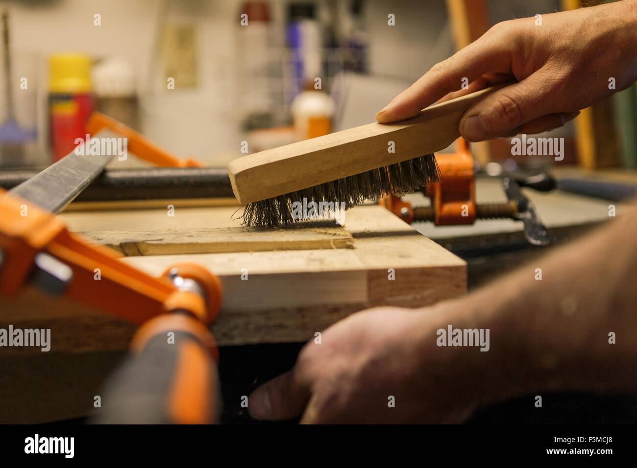 Wood hand for artist hi-res stock photography and images - Alamy