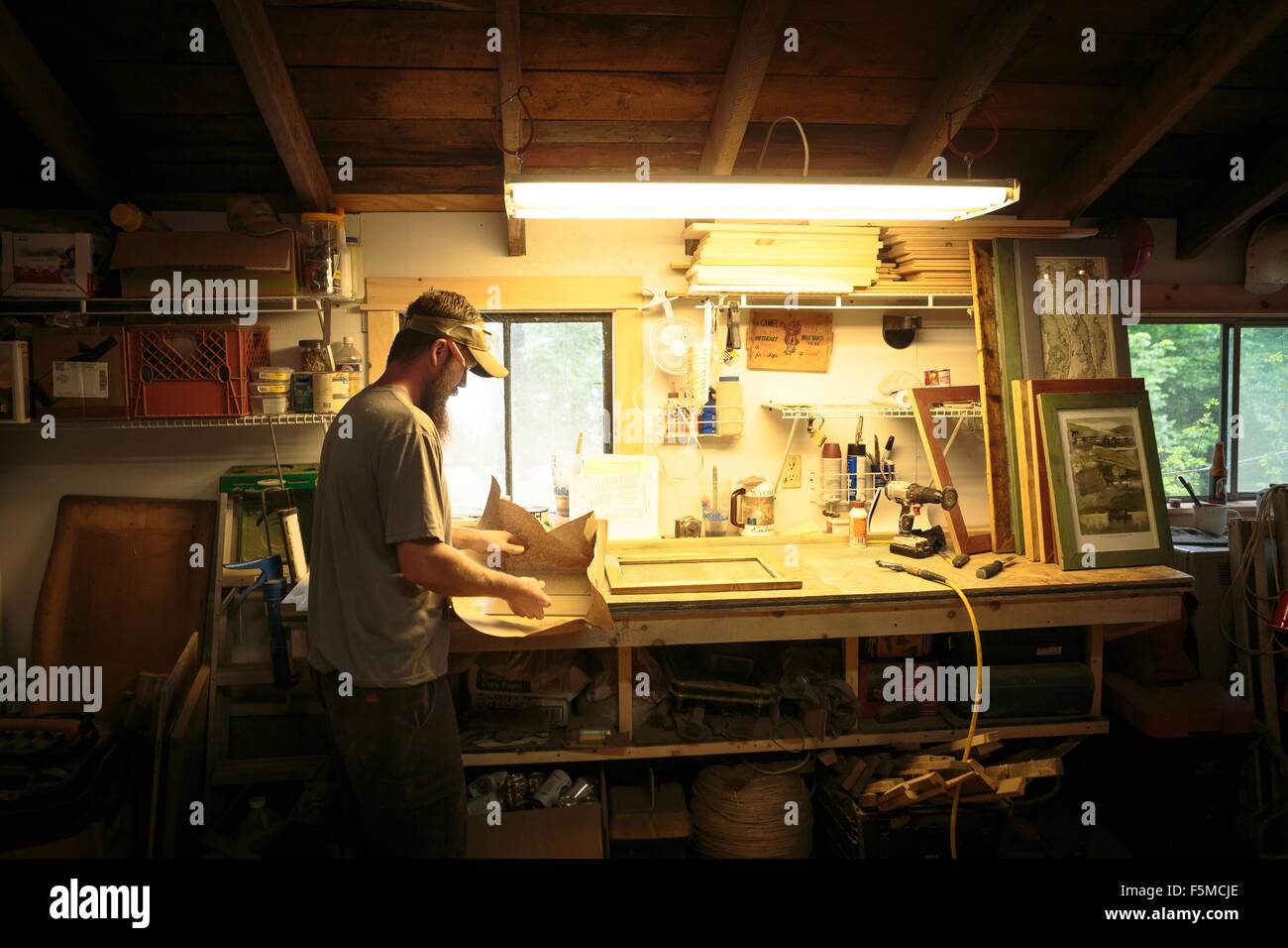 Carpenter working in wood hi-res stock photography and images - Alamy