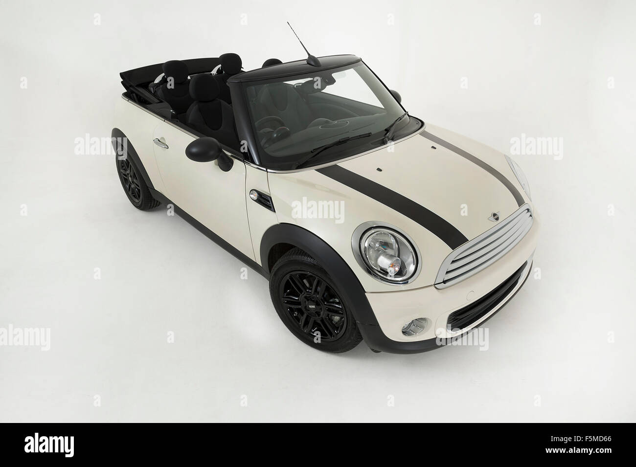 White convertible car hi-res stock photography and images - Alamy