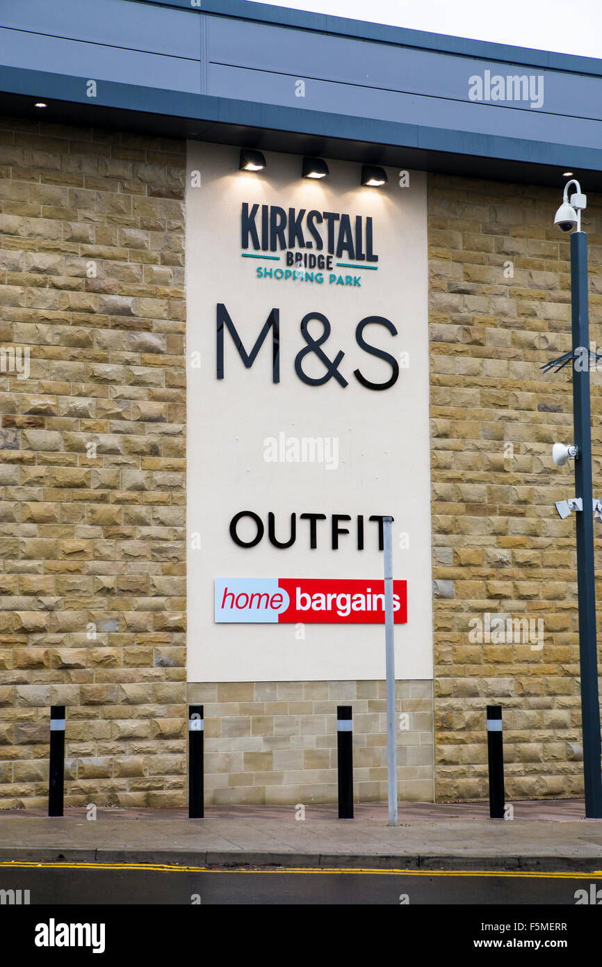 Kirkstall bridge bridge shopping centre hi-res stock photography and ...