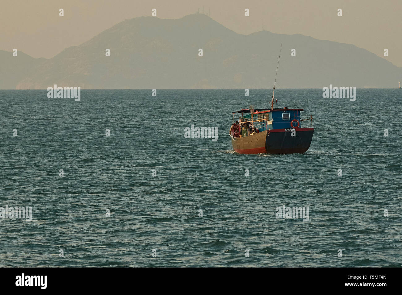 Traditional Chinese Wooden Sampan Fishing Off Victoria Harbour, Hong ...