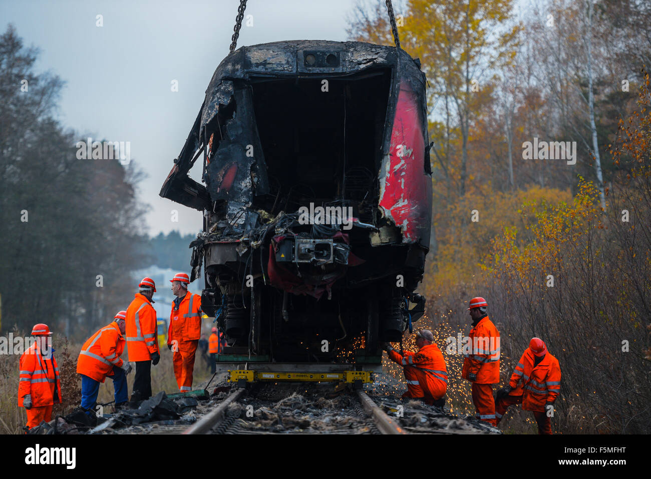 Freihung, Germany. 6th Nov, 2015. Recovery workers recover a damaged ...