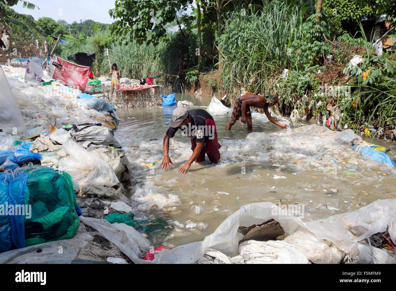 Plastic garbage philippines hi-res stock photography and images - Alamy