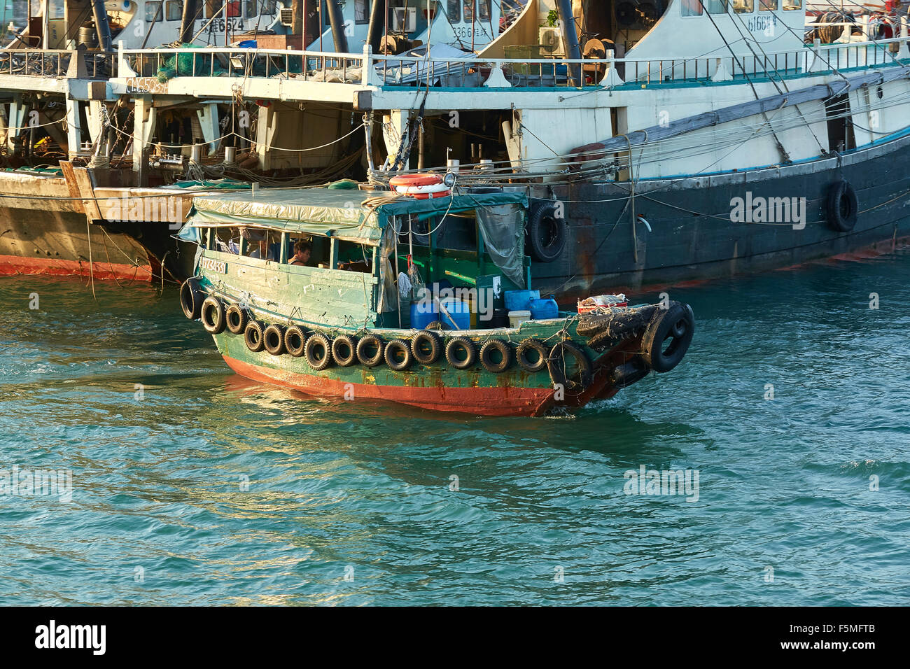 Chinese sampan boats hi-res stock photography and images - Alamy