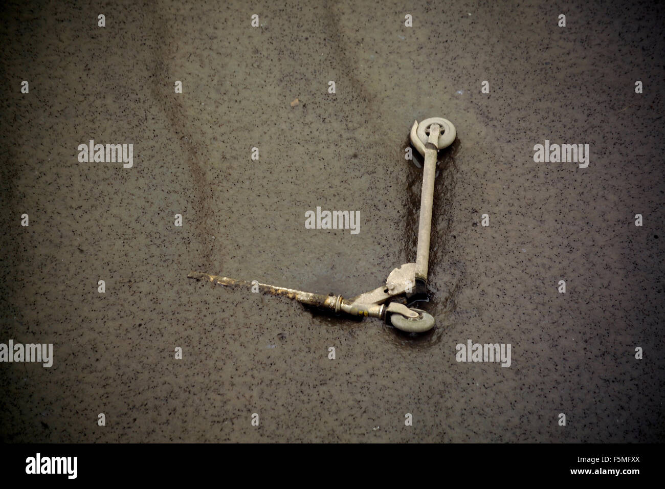 Pollution / Discarded scooter in muddy river Stock Photo - Alamy